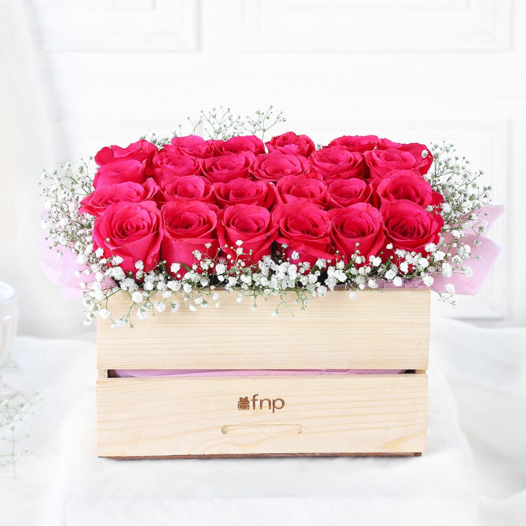Lovely Roses & Ferrero Rocher Wooden Arrangement – Zestta Delight